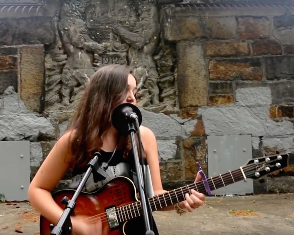 Press Paws: Kate Diaz plays an abandoned bear cage for the latest Live ...